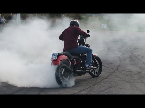 Harley Davidson Dyna Burnout - YouTube