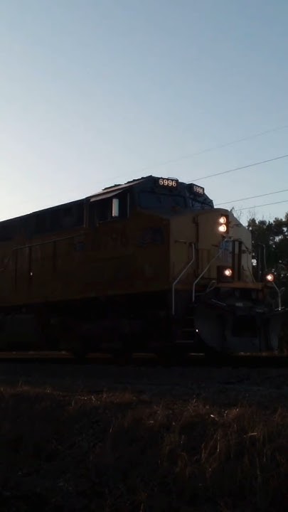 New scheme!!! UP #6996 leads a slow EB UP manifest out of Lake Charles, Louisiana!!! - YouTube