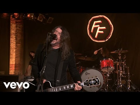 Foo Fighters - Caught In The Echo (SNL UK)