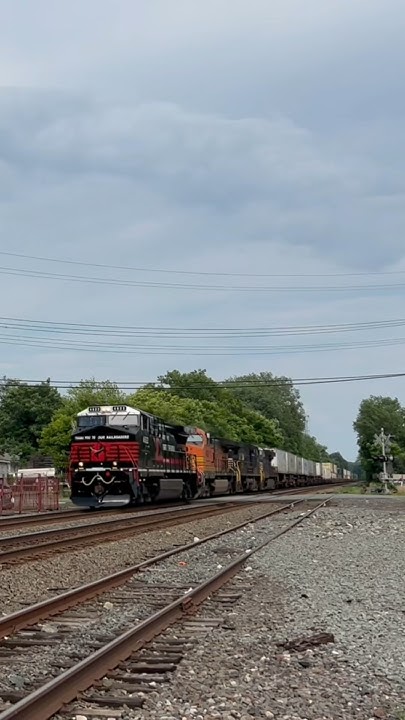 (AGAIN!?!?) NS 4822 AC44C6M "Moving the Weight Of the World" leads NS 23G with a BNSF 2/4 at MP ...