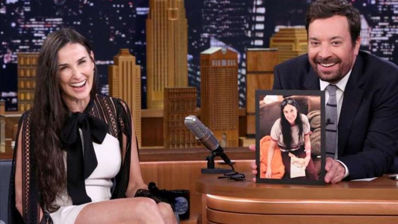 Demi Moore Reveals She's Missing Her Two Front Teeth - YouTube