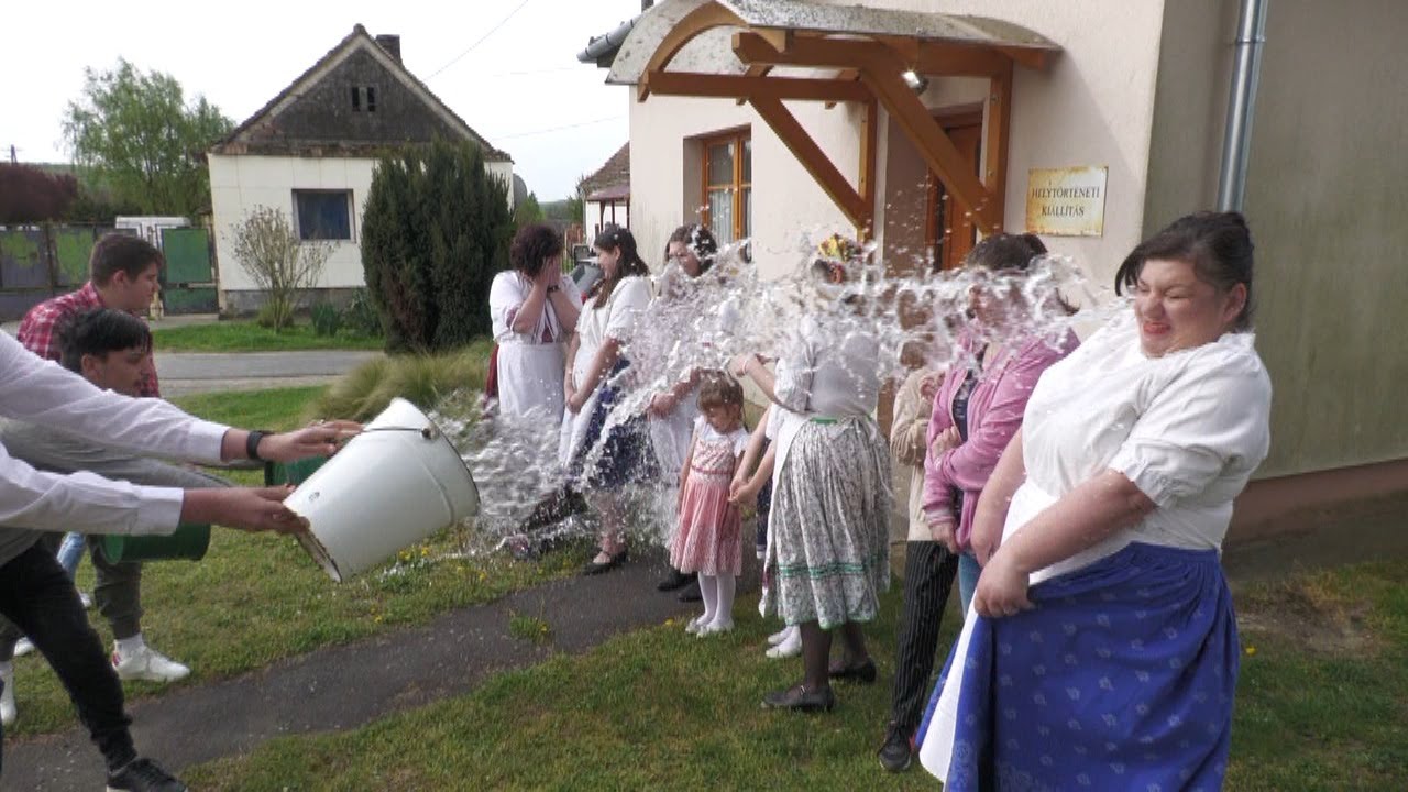 Hagyományos húsvéti locsolás Vasboldogasszonyban (2025) - YouTube