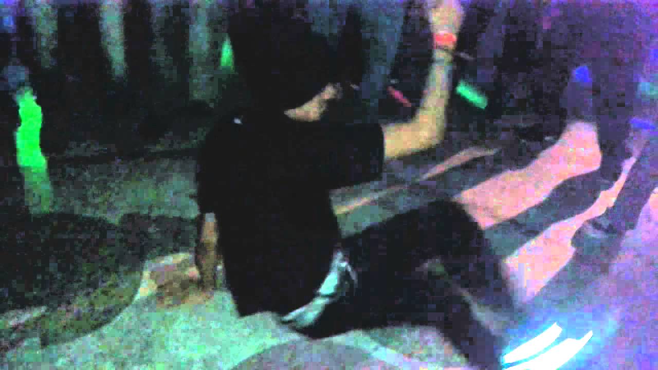 ANIME WEEKEND 2013 - BREAK DANCE - YouTube