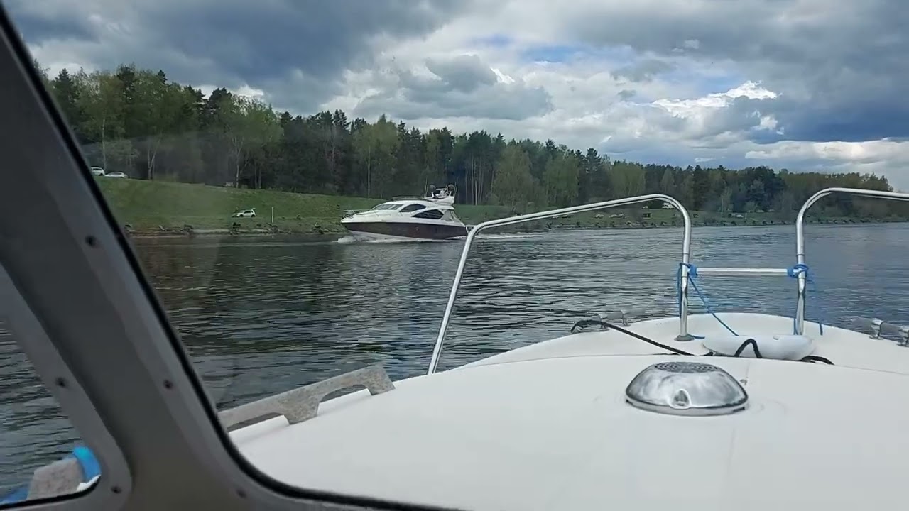 Первые выходы на моторном судне Winga 25 - YouTube