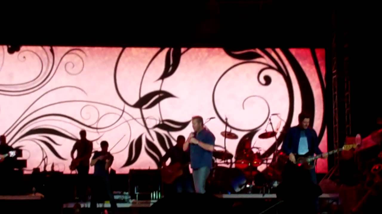 Love You Out Loud-Rascal Flatts (live) - YouTube