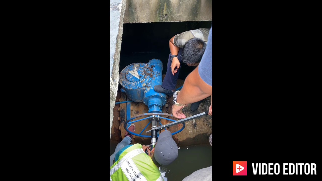Exercise DN 1100mm Valve Using Portable Valve Actuator (Malaysia) - YouTube