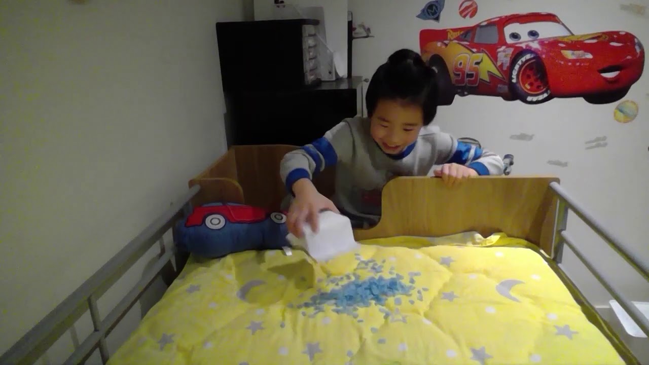 How to mess up your room in one minute - YouTube