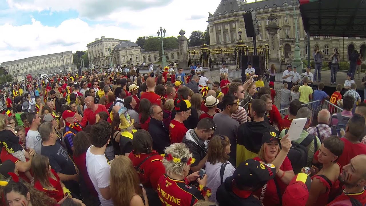 diables rouges place des palais - YouTube