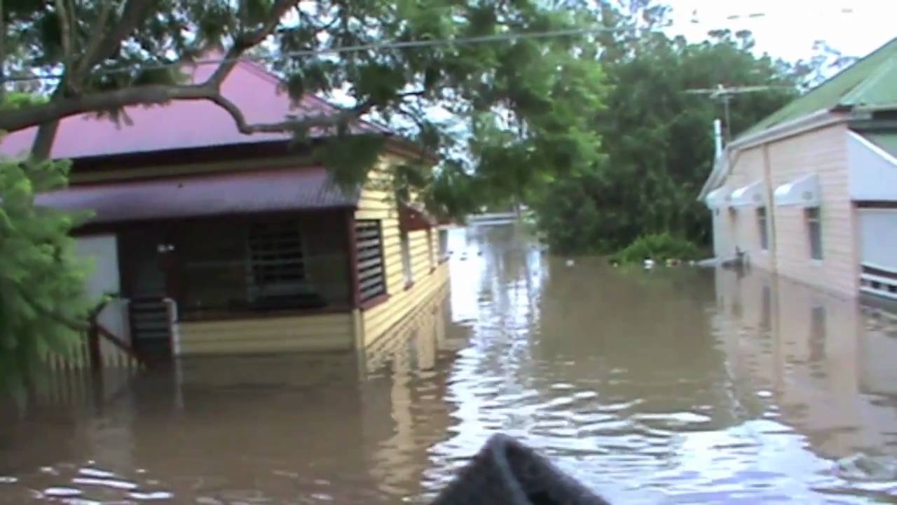 Queensland Floods - Ipswich Goodna Royal Mail Hotel - YouTube