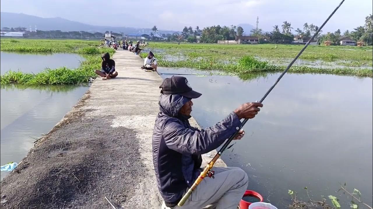 Ngabuburit sambil uncal uncal pancing - YouTube