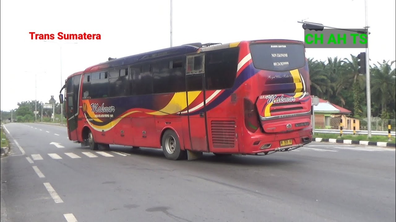 Bus Makmur no 02 lintas pagi hari area jalan lintas Pekanbaru Duri km ...