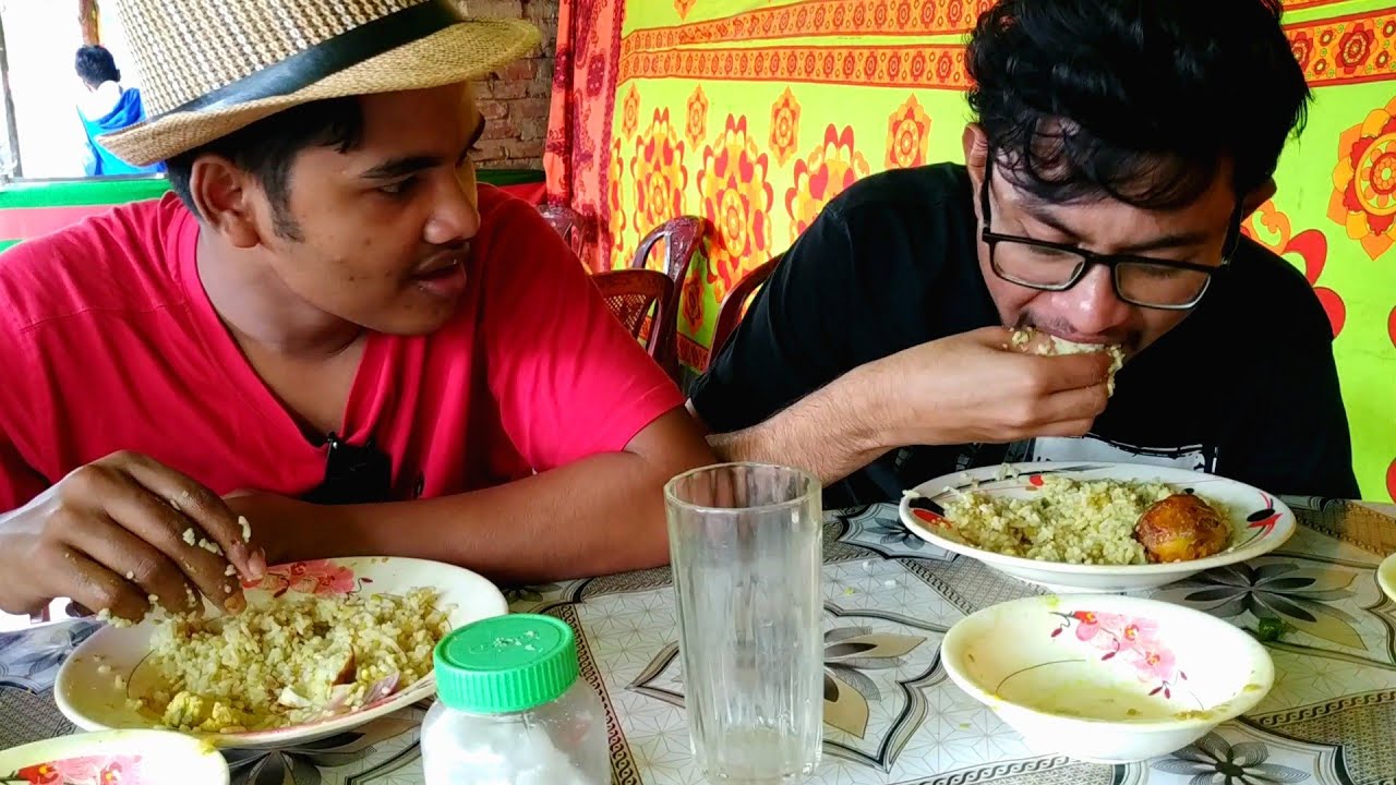 Eating Lunch(Rice & Egg Curry/Chicken Rice) With Friends at Mama Hotel ...