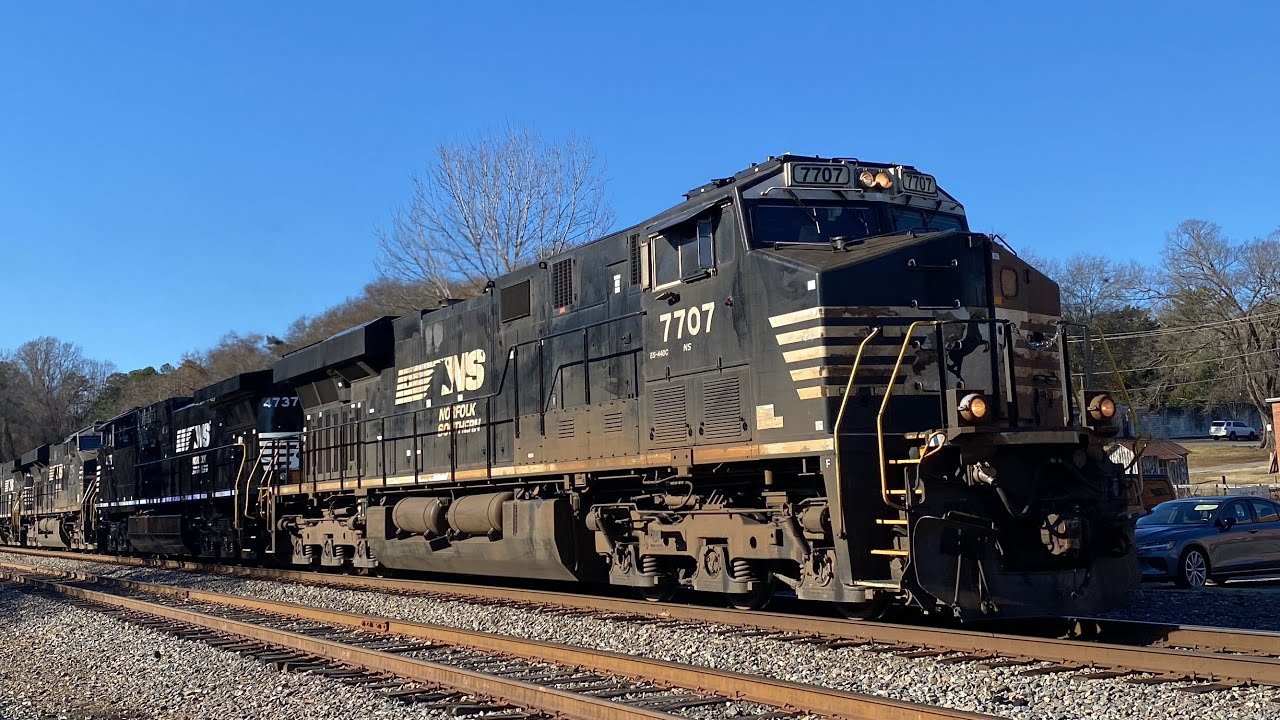 NS 7707 leads a fast NS 28R running late. 12-18-2023 - YouTube