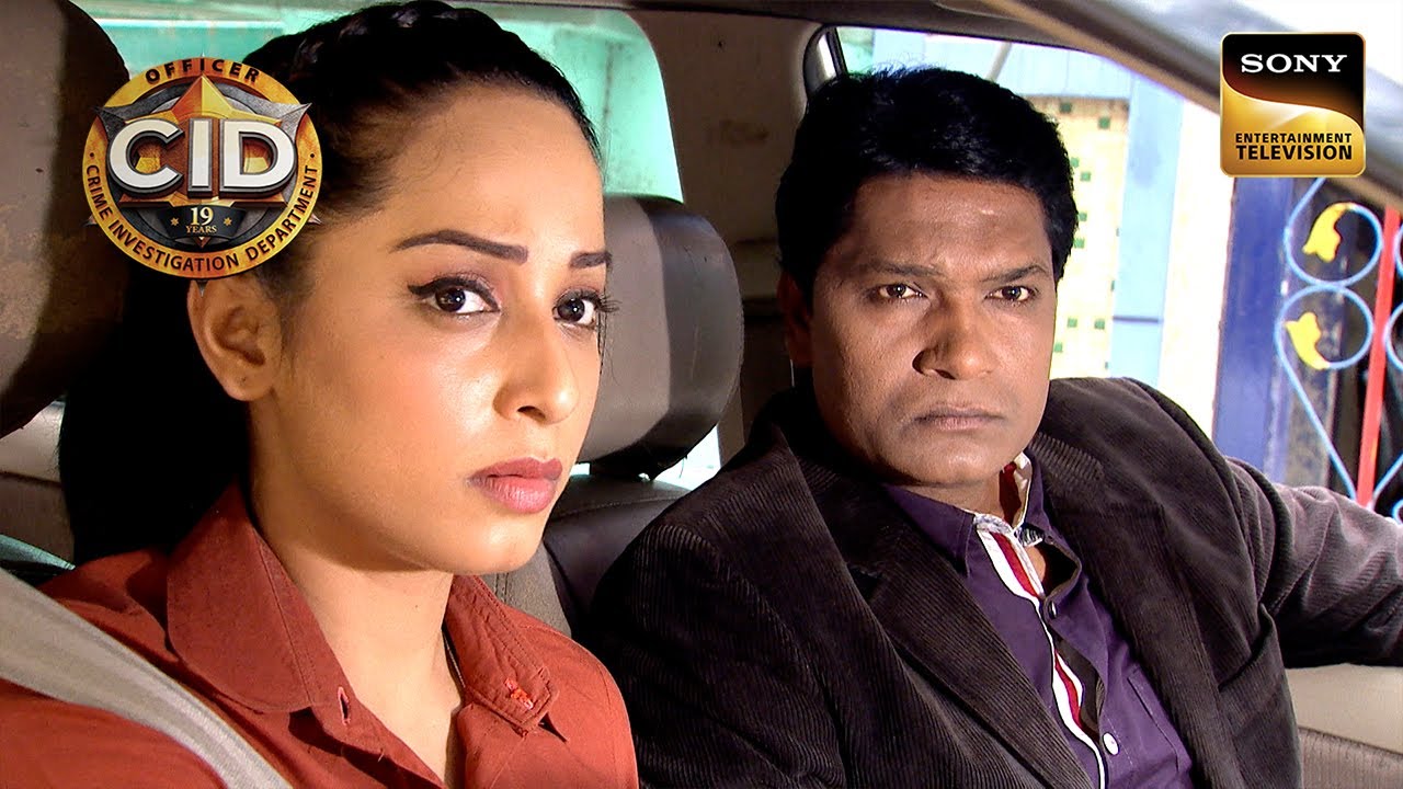 Car में एक साथ किस पर नज़र रखे हुए हैं Purvi और Abhijeet? | CID | Full ...