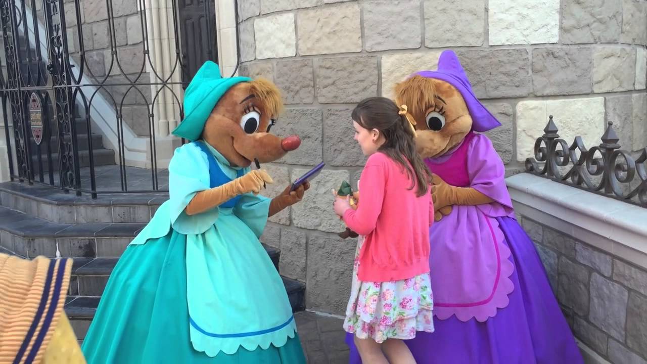 Meeting Cinderella's Mice Friends, Suzy and Perla at the Magic Kingdom ...