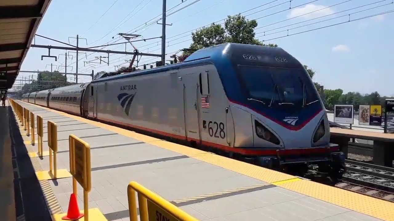 Amtrak Keystone at Princeton Junction - YouTube