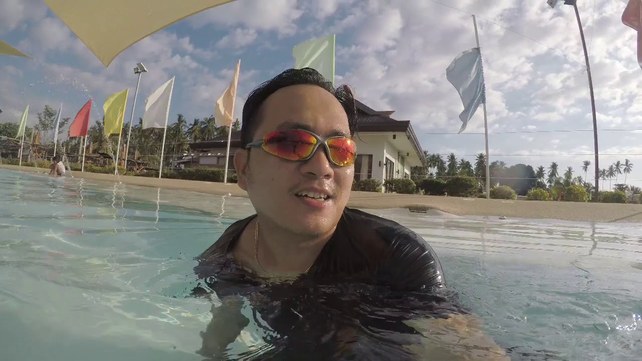 BEST SWIMMING POOL @WATER WORLD PANTUKAN - YouTube