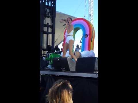 Miley Cyrus Twerking That Ass