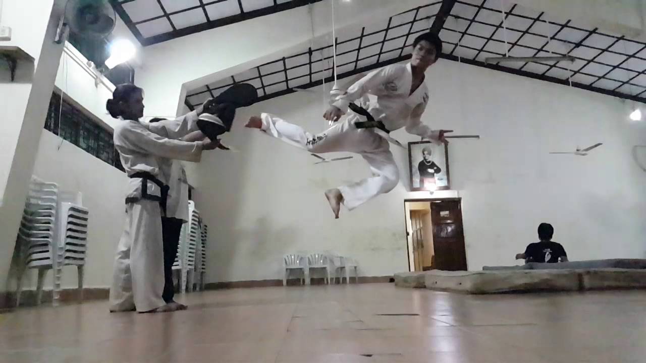 Taekwondo 540 kick Slow Motion - YouTube