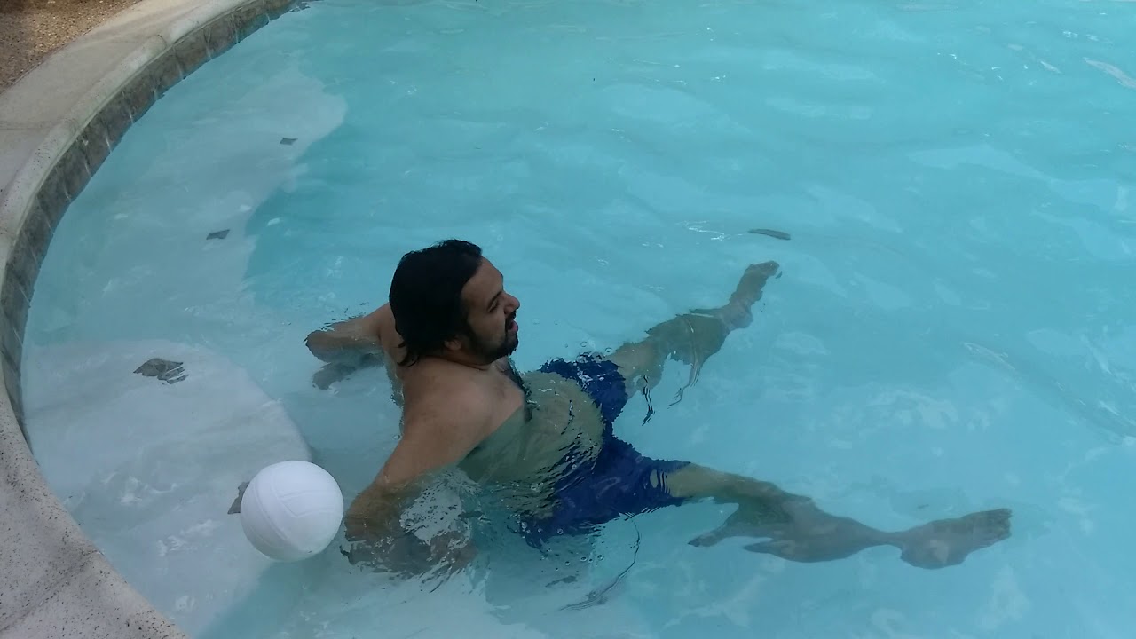 Chicken Fight - Pool War Stage 3 - YouTube