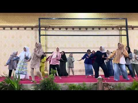 Tari lemak manis oleh para ibuk guru smk