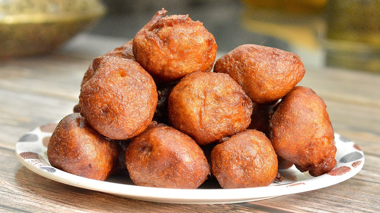 १ कप गुळ १ कप गव्हाच्या पिठापासुन बनवा टम्म फुगलेले जाळीदार गुलगुले ...