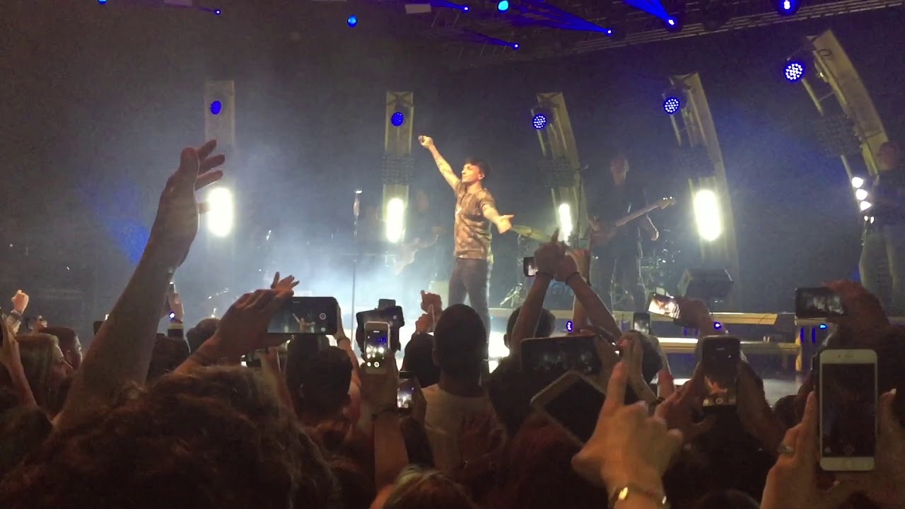 CONCERTO ULTIMO 11/05/2018 MILANO + DISCORSO DI ULTIMO || PETER PAN ...