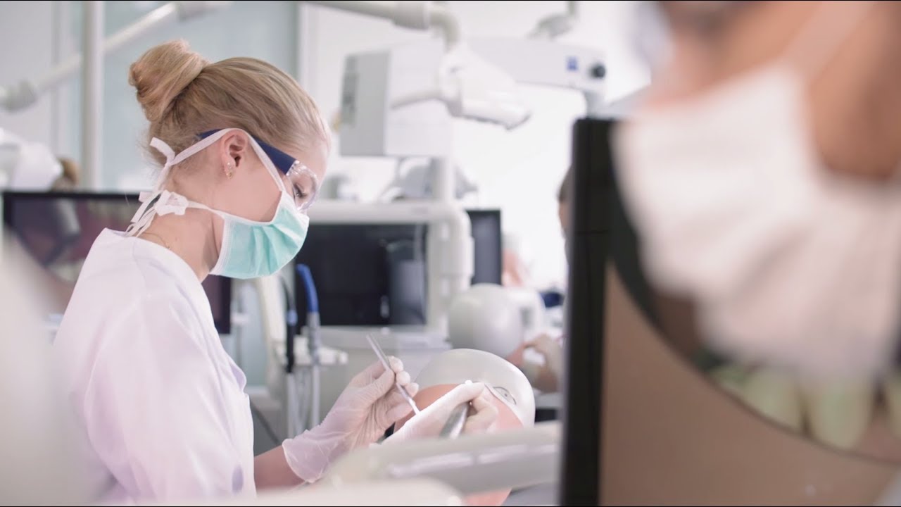 Teaching in the simulation lab: In control of all media - YouTube