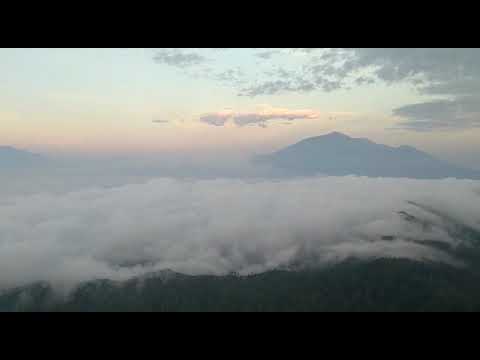 Lautan awan di puncak gunung Tanggung - YouTube