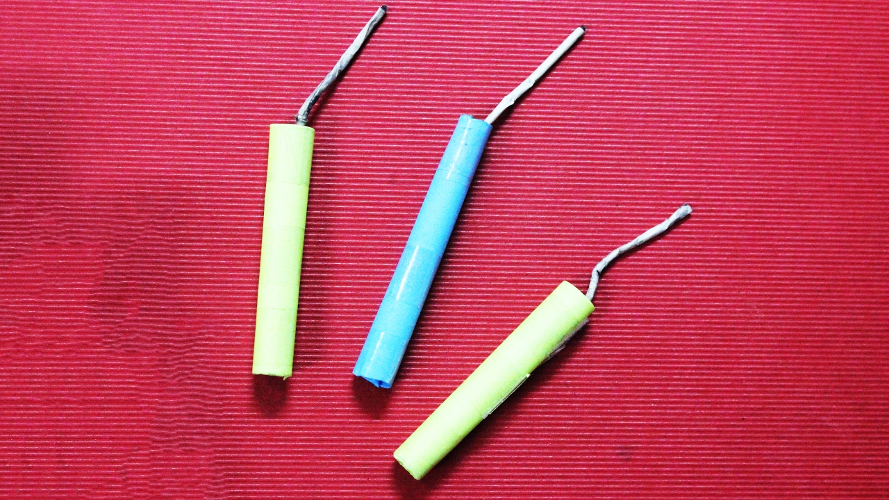 How to make a Simple Fuse Bomb (Fire cracker) (DIY) - YouTube