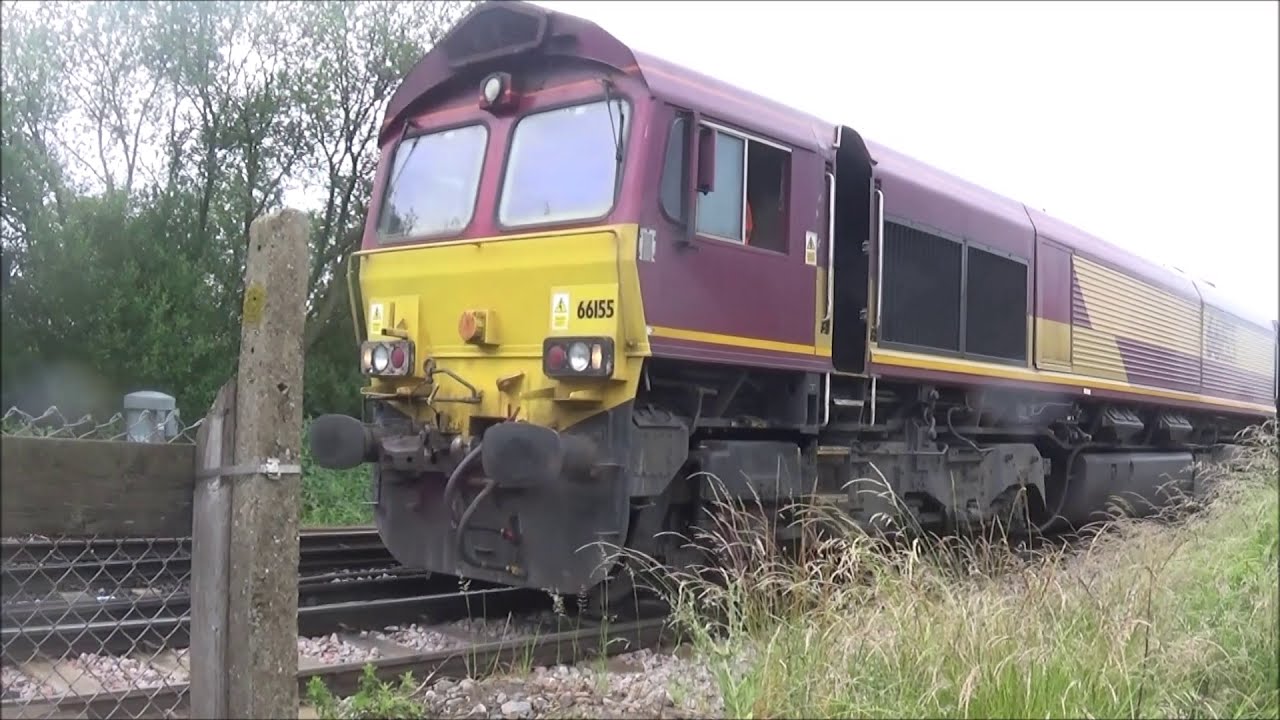 DB x EWS class 66155 shunting ballest wagons at Hoo junction - YouTube