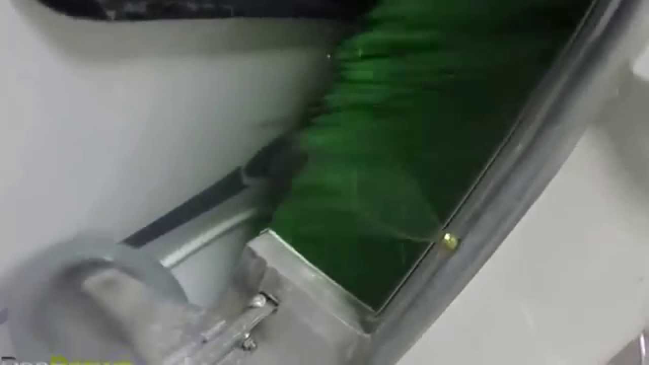 Washing a bus with the Awash system - YouTube
