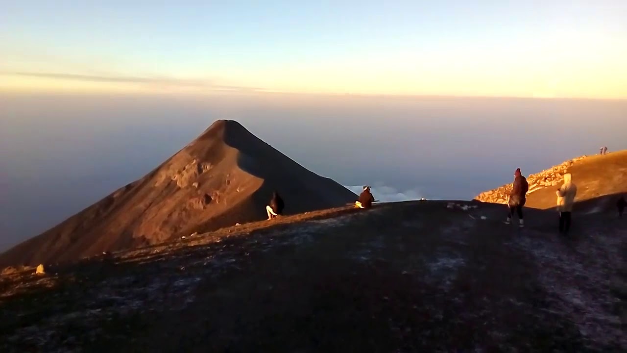La cima del Volcán Acatenango - 4 Abril 2018 - YouTube