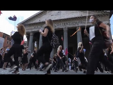 İtalya'da Covid-19 protestosu: Turist rehberlerinden gösteri