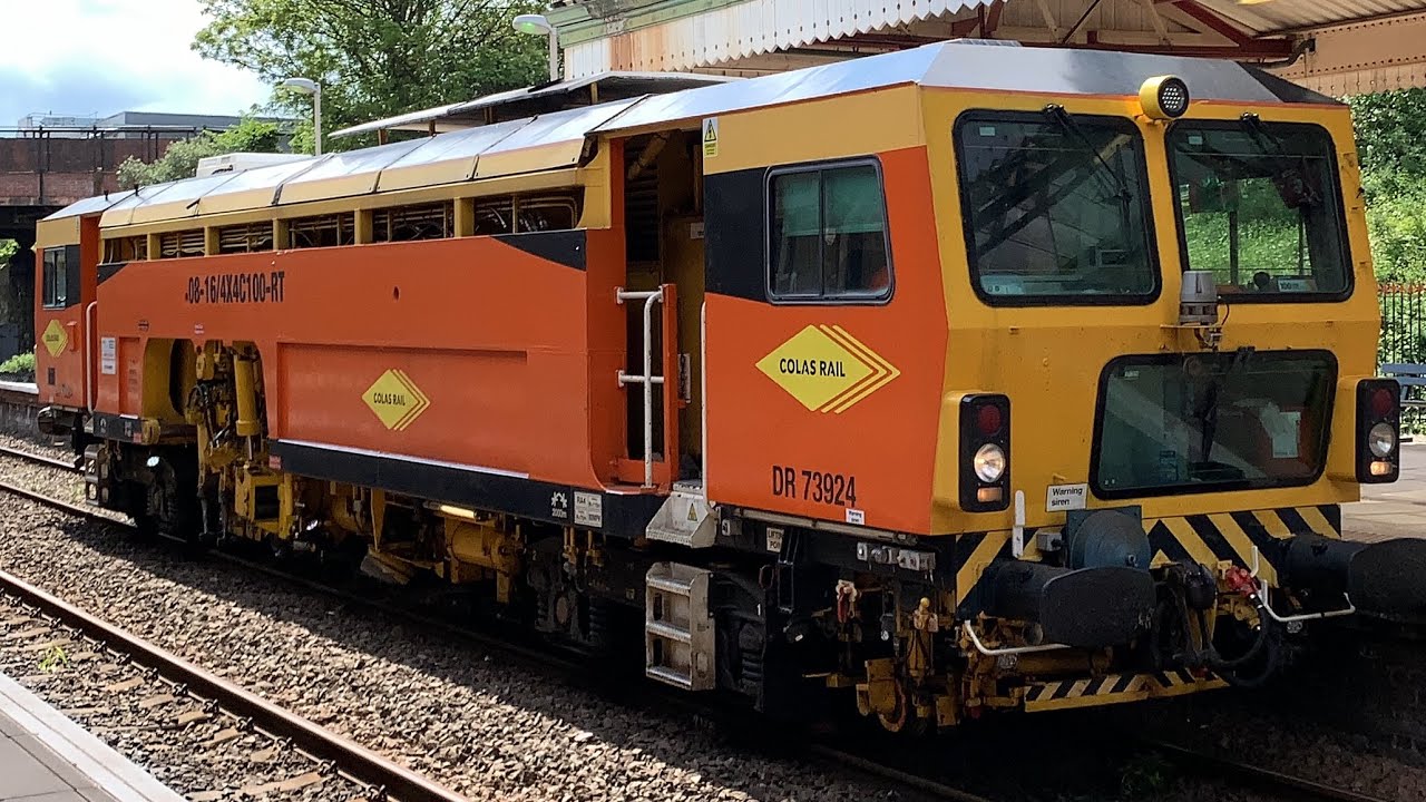 Colas Rail Tamper DR73924 passes Wrexham general working 6J39 - YouTube