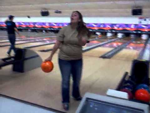 Victoria bowling! - YouTube