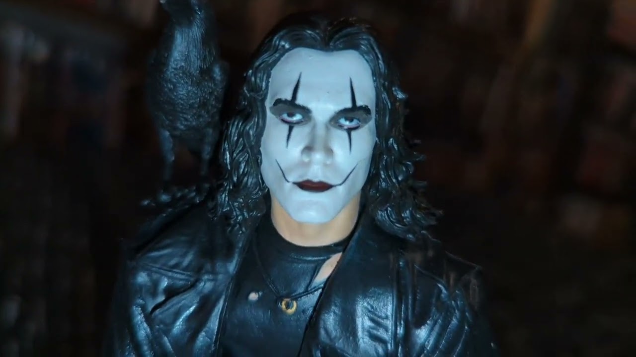 The Crow (Rooftop) Gallery Diorama from Diamond Select Toys Review ...