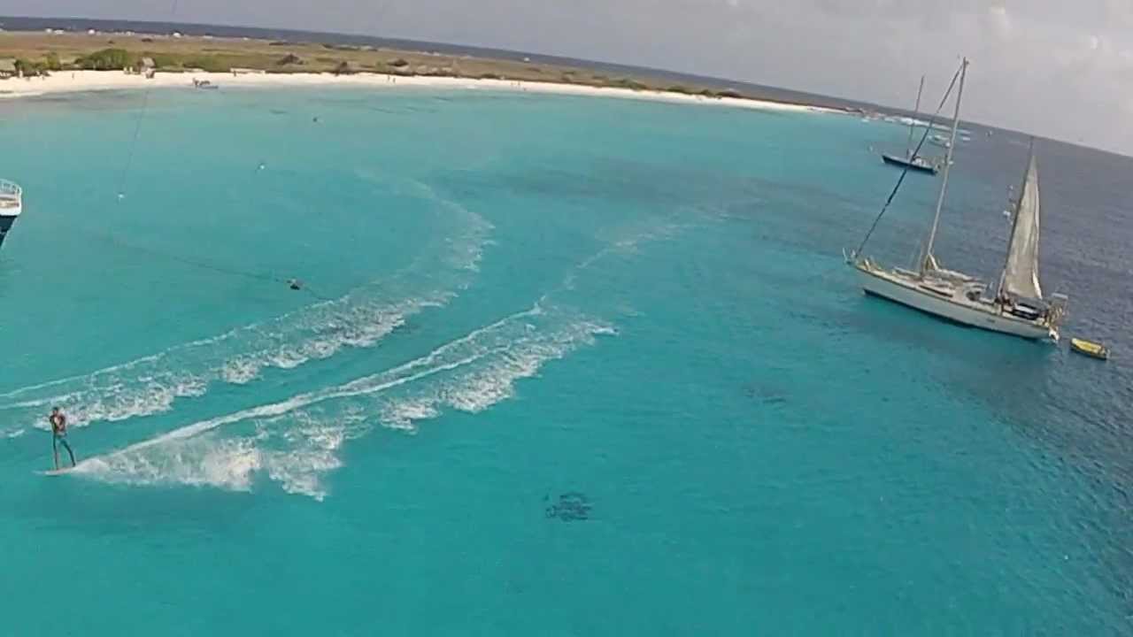 Kiteboarding the beautifull island, Klein Curacao, from point to point ...