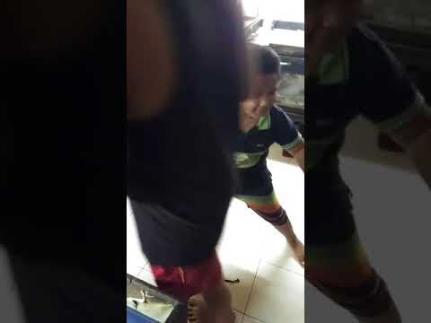 Goyang bokong ala rendi