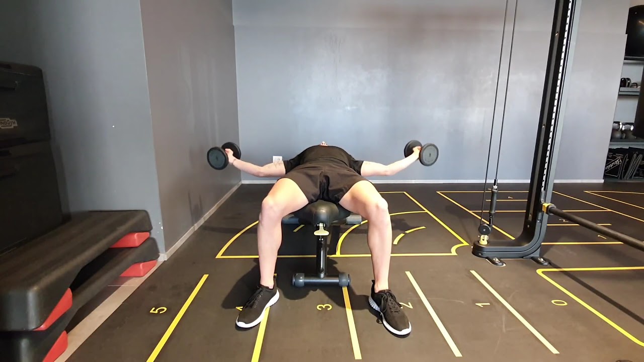 Dumbbell flyes - YouTube
