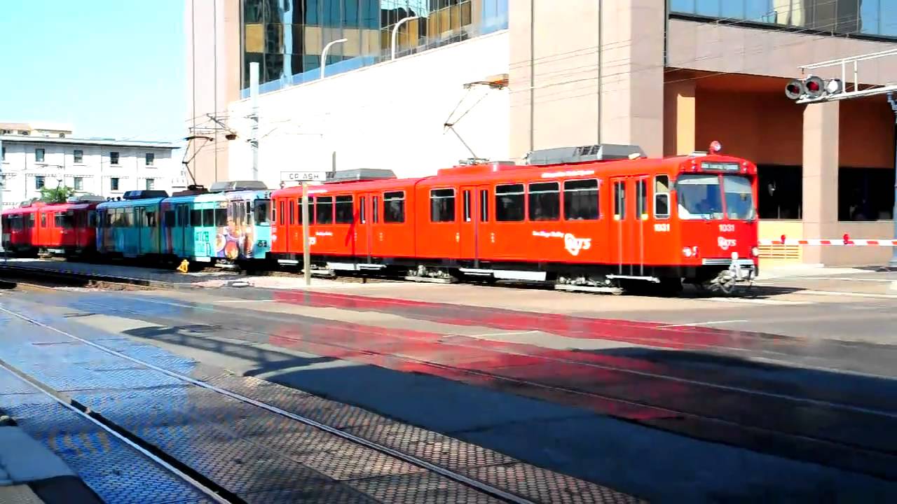 MTS San Diego Trolley Blue Line arriving at Santa Fe Depot - YouTube