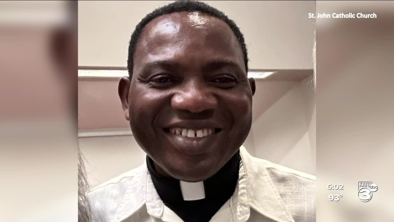 Man in custody for attacking Melville priest with machete - YouTube