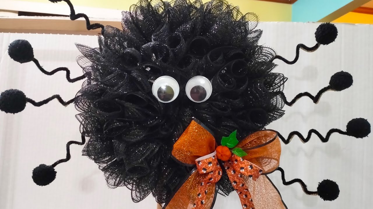 DiY Spicy Spider Halloween Wreath - YouTube