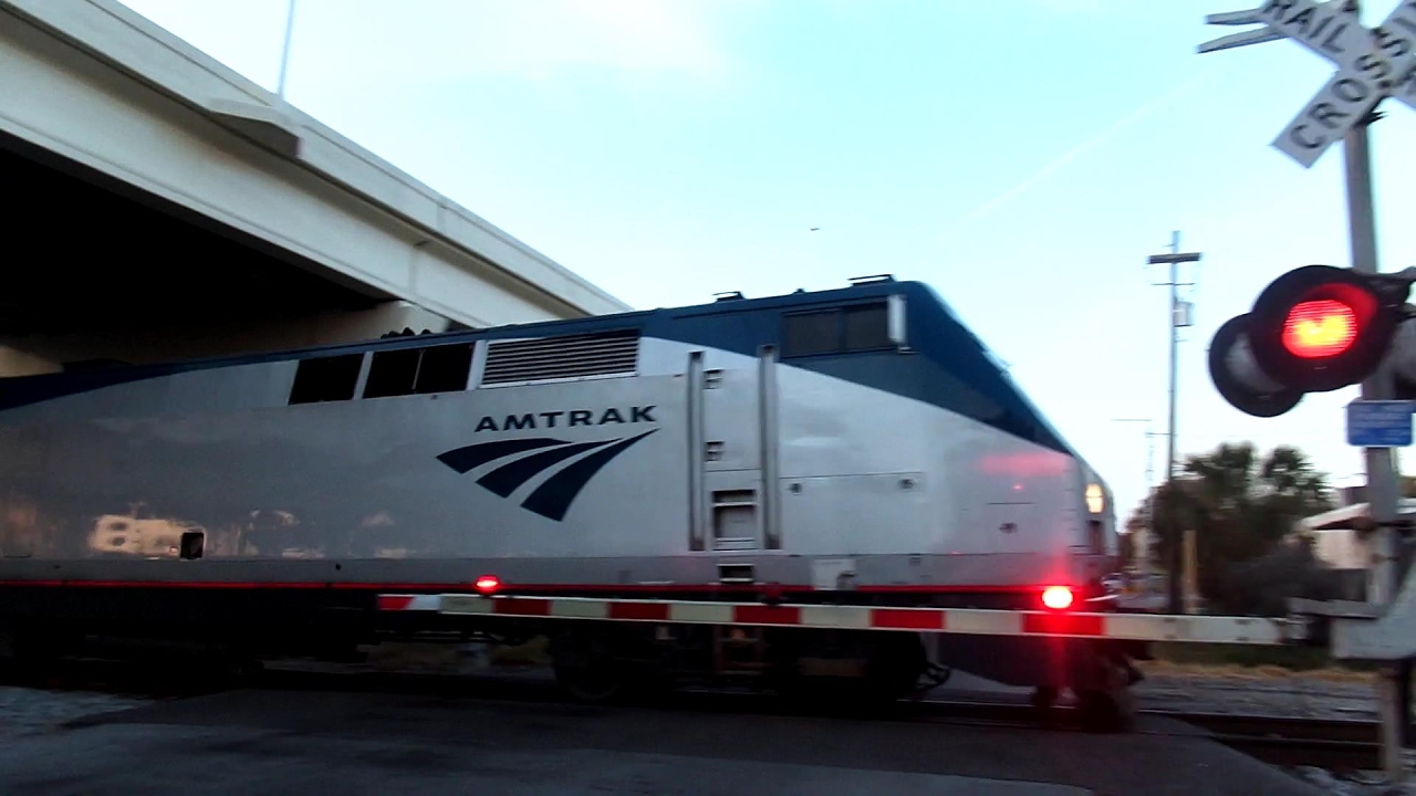 Amtrak Train Goes Horn Crazy - YouTube