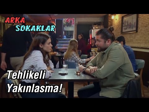 Zeliş ve Tarık Yemekte! - Arka Sokaklar | 531. BÖLÜM