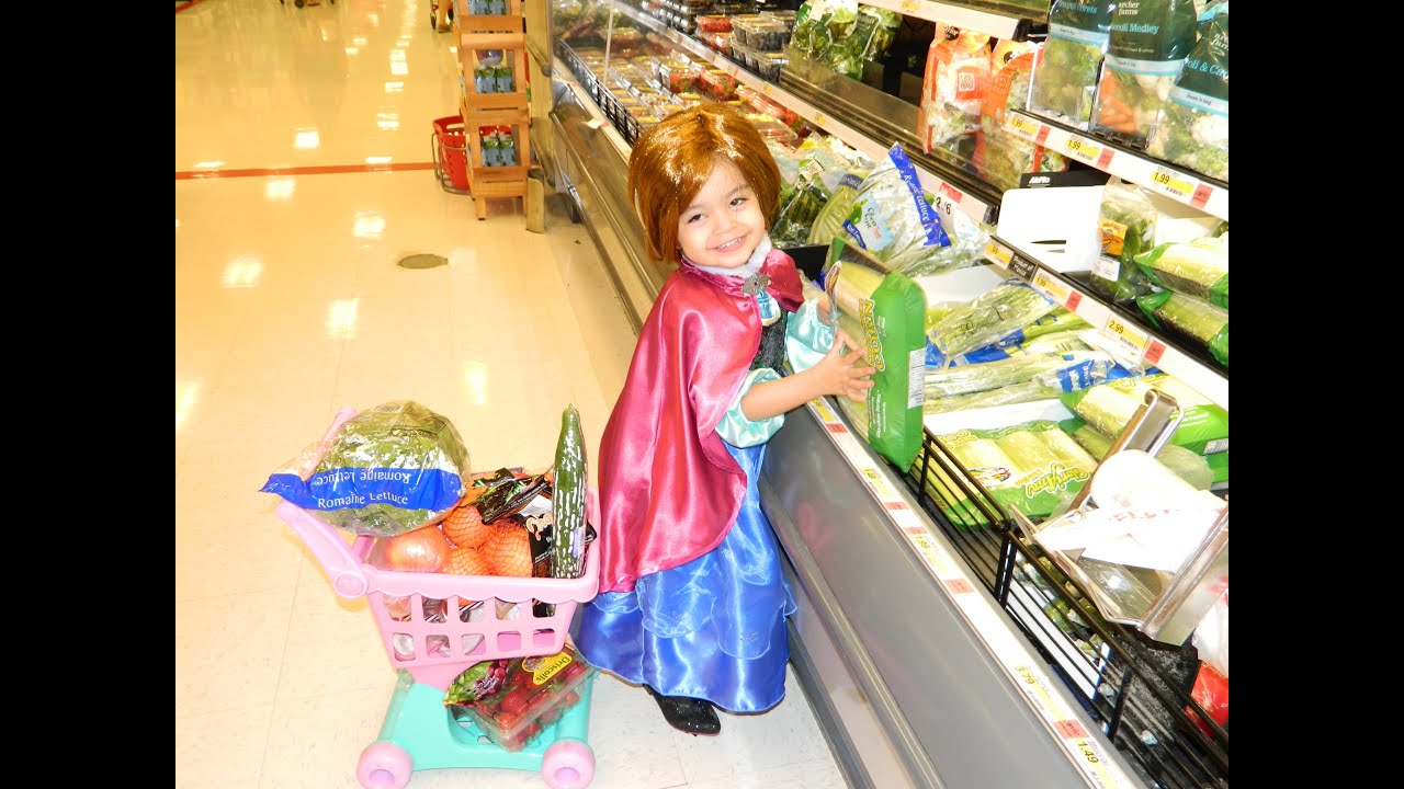 FROZEN ANNA WENT GROCERY SHOPING MINI ANNA DE COMPRAS - YouTube