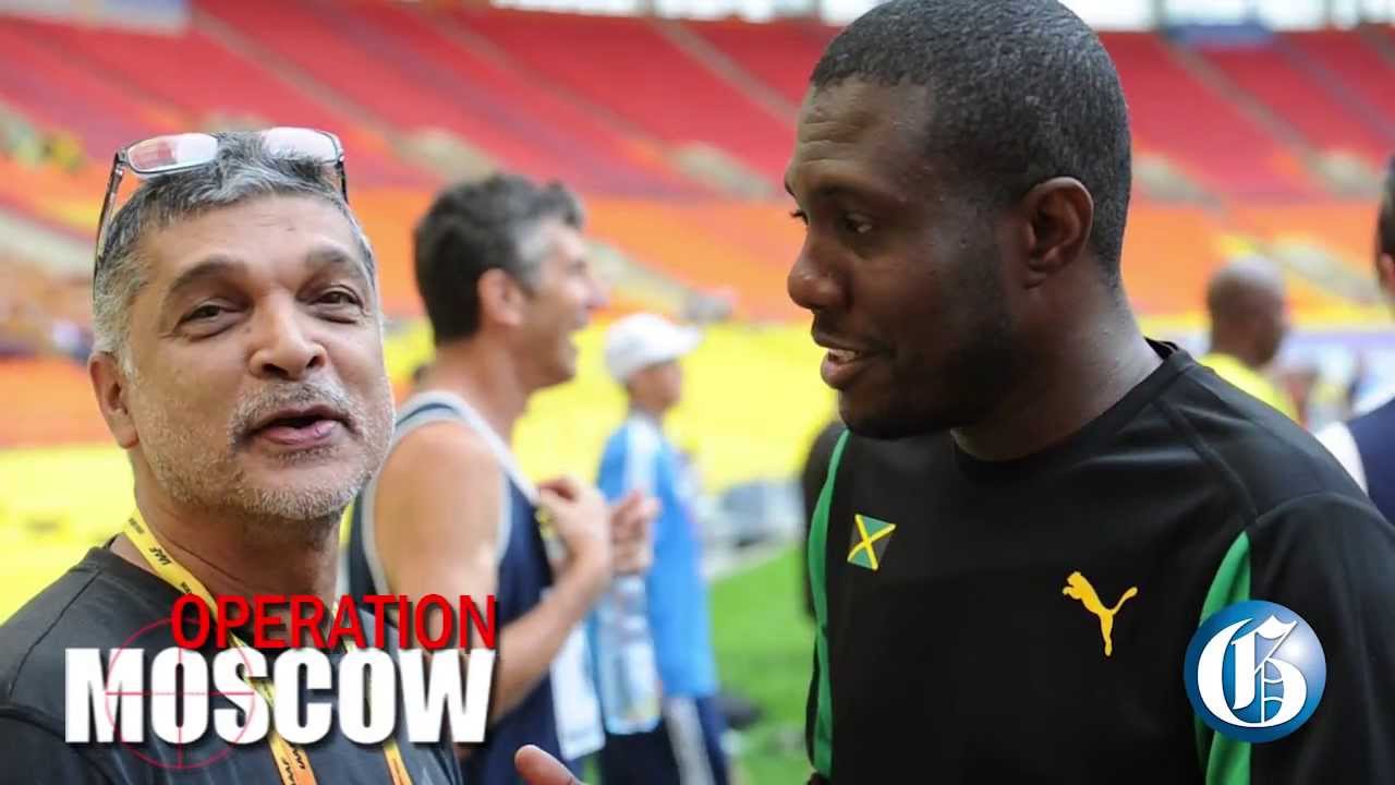 Andre Lowe runs 800m personal best in Moscow - YouTube