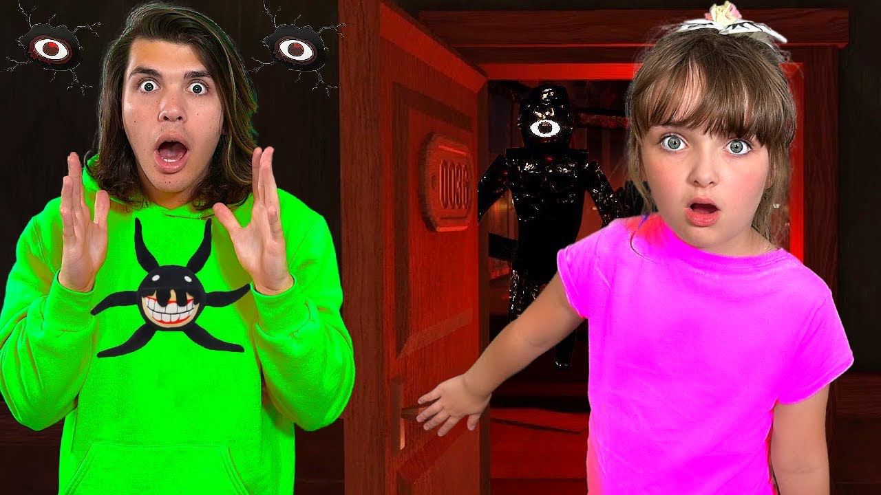 Benji And Scarlett Play ROBLOX DOORS! (Try Not To Scream Challenge) - YouTube