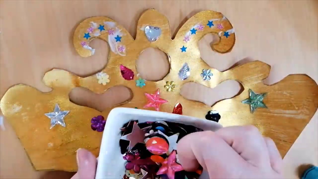 Chicken Divas Tiara Craft - Erin of Hepburn Libraries - YouTube