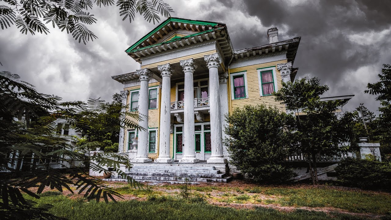 EXPLORING A 200 Year Old ABANDONED Mansion - YouTube